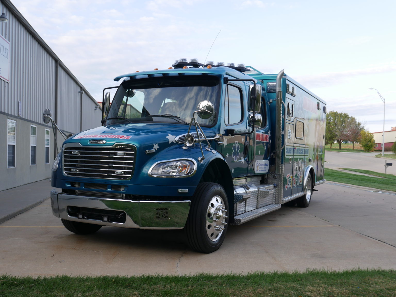 2021 Children's Mercy Remounted Critical Care Transport Freightliner ...